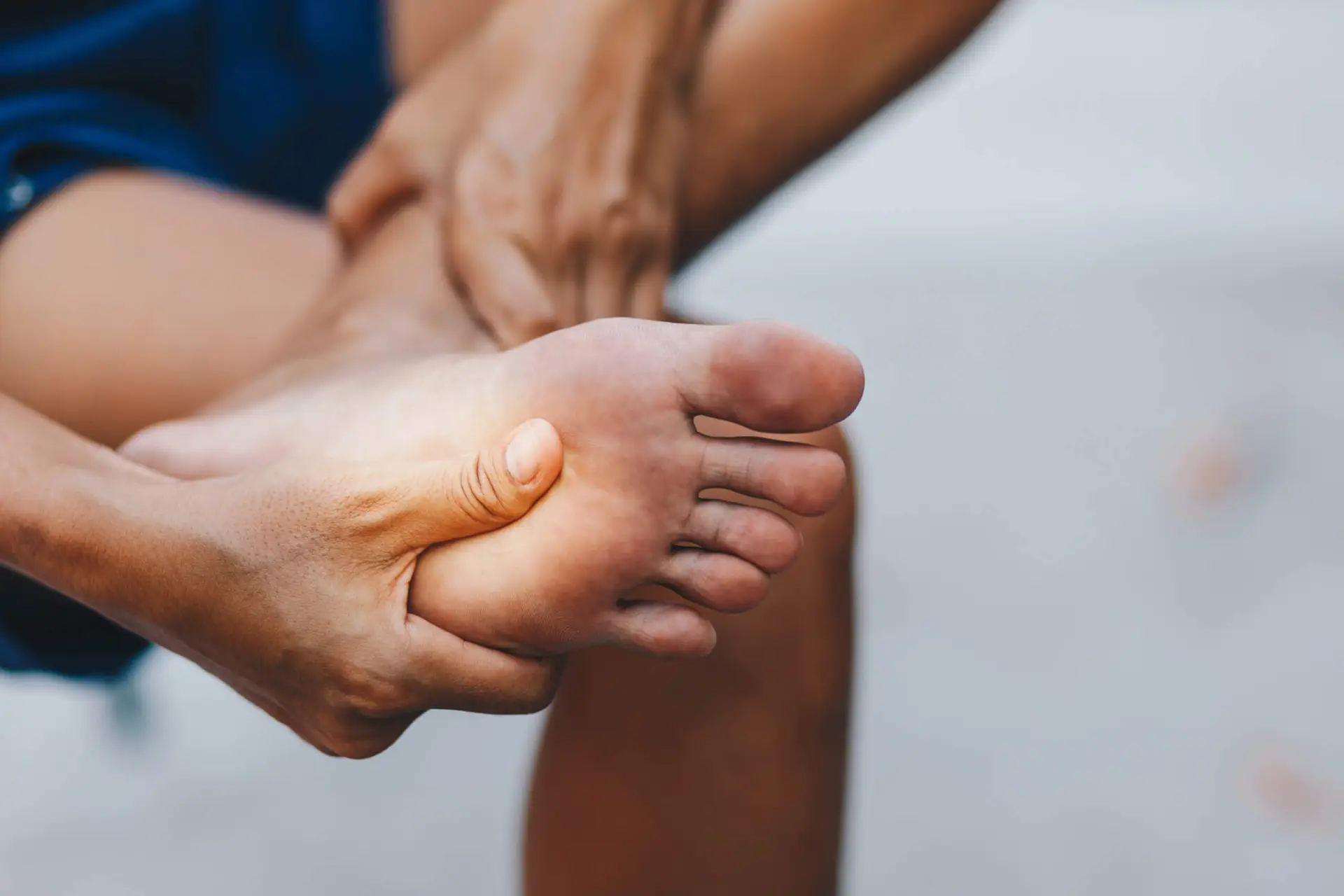 4 Factors That May Be Causing Cramps in Your Hands and Feet